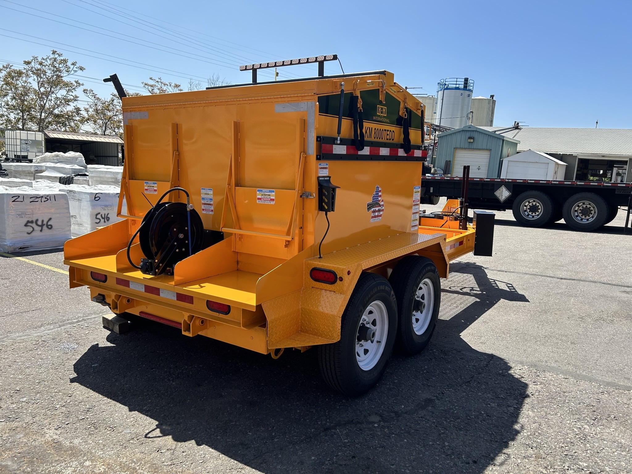 NEW 2024 KM 8000T 4 Ton Asphalt Hotbox Trailer Reclaimer