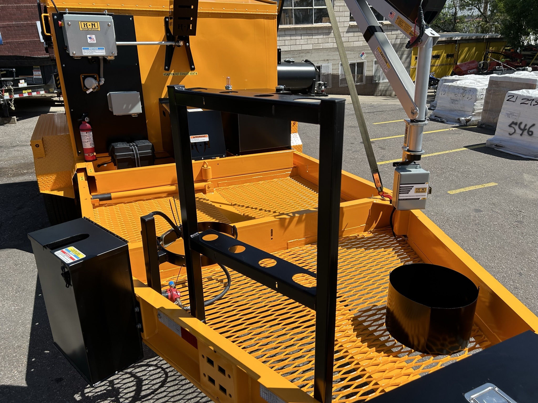 NEW 2024 KM 8000T 4 Ton Asphalt Hotbox Trailer Reclaimer