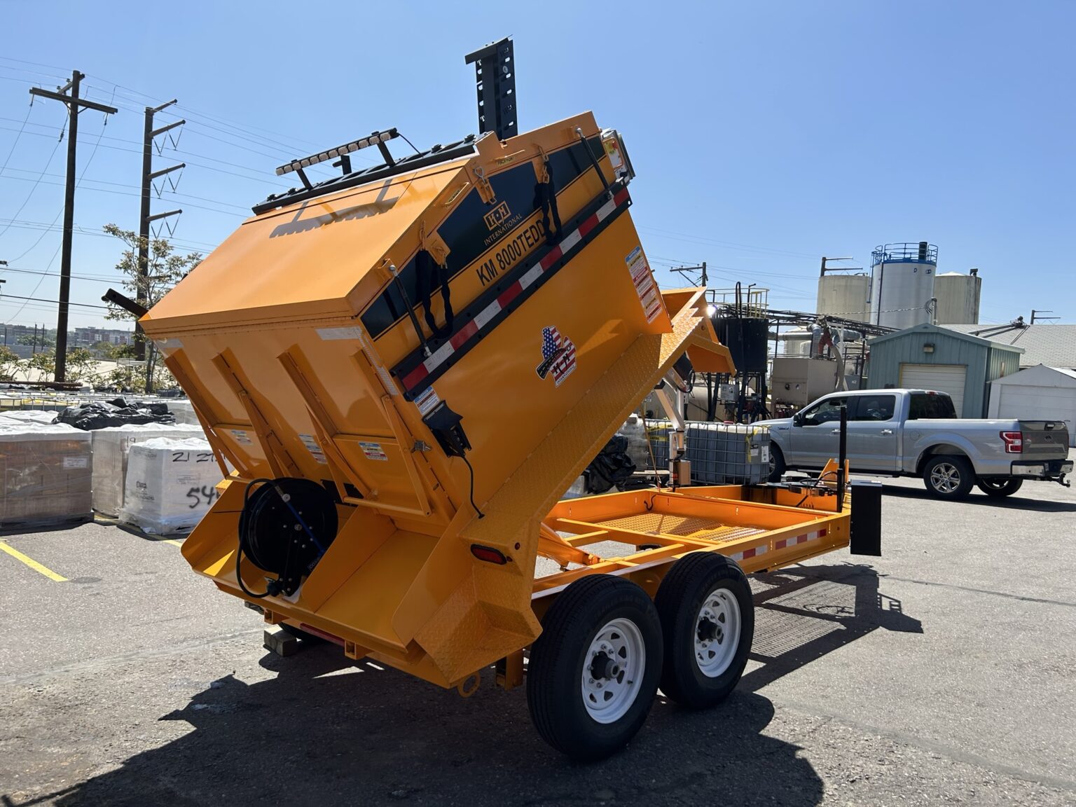 NEW 2024 KM 8000T 4 Ton Asphalt Hotbox Trailer Reclaimer